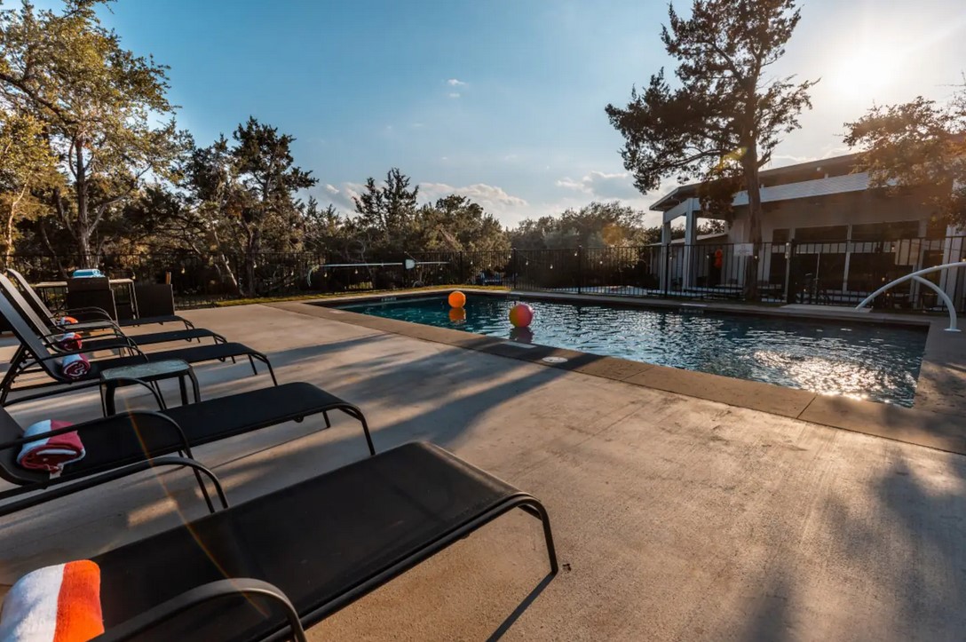 The Liney Moon - Pure Luxury Vacation Rentals